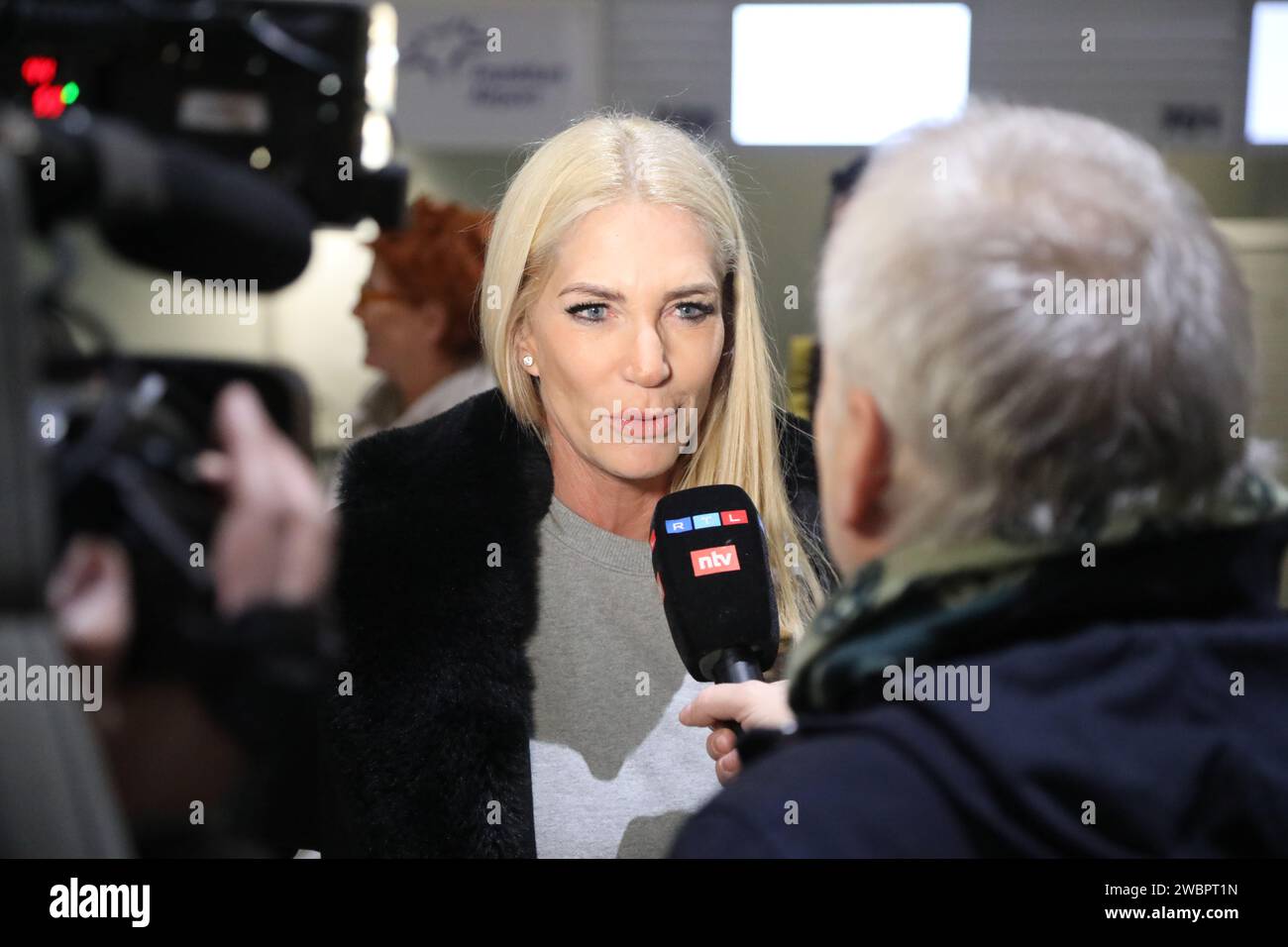 Sarah Kern bei der Abreise der Dschungelcamp-Kandidaten der RTL Reality ...