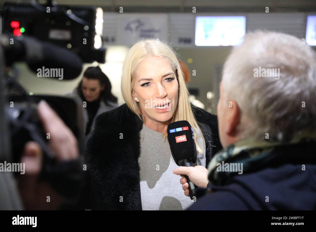 Sarah Kern bei der Abreise der Dschungelcamp-Kandidaten der RTL Reality ...