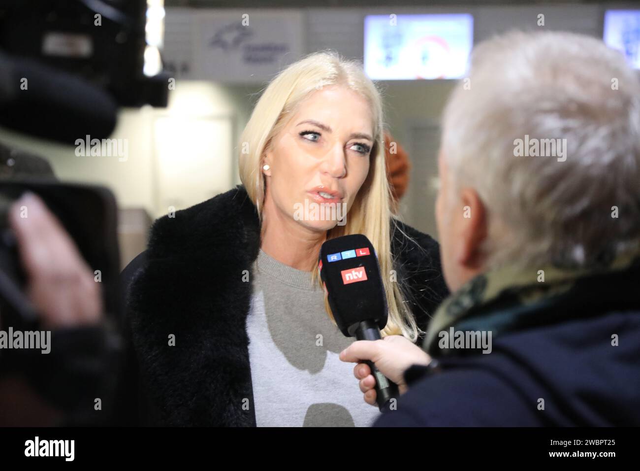 Sarah Kern bei der Abreise der Dschungelcamp-Kandidaten der RTL Reality ...