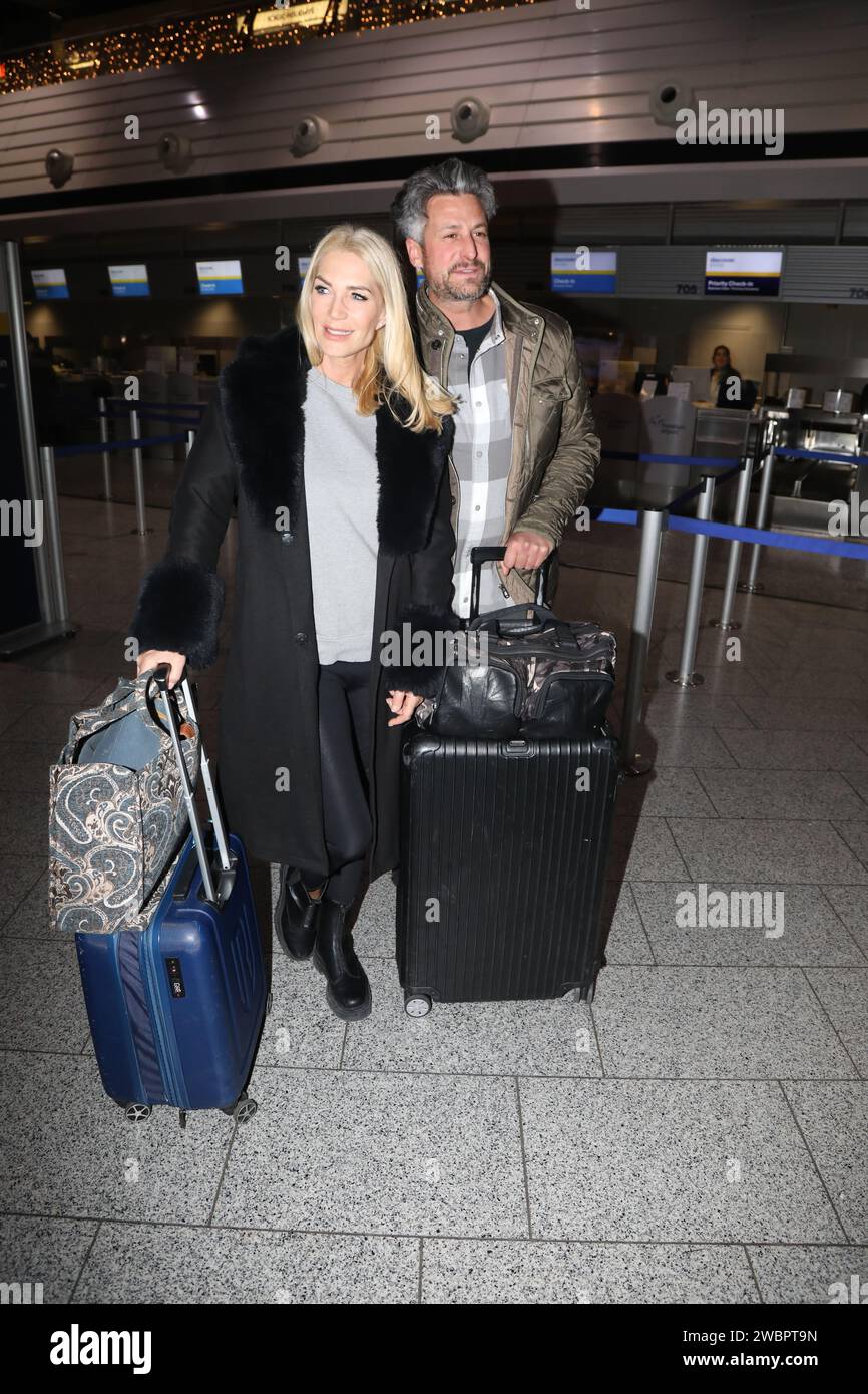 Sarah Kern und Tobias Pankow bei der Abreise der Dschungelcamp ...