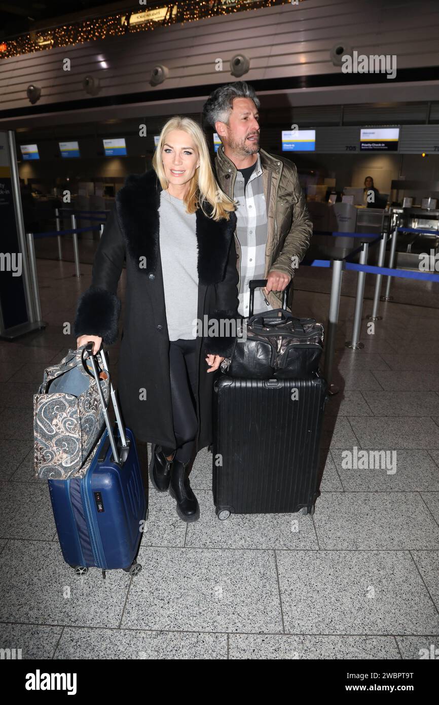 Sarah Kern und Tobias Pankow bei der Abreise der Dschungelcamp ...