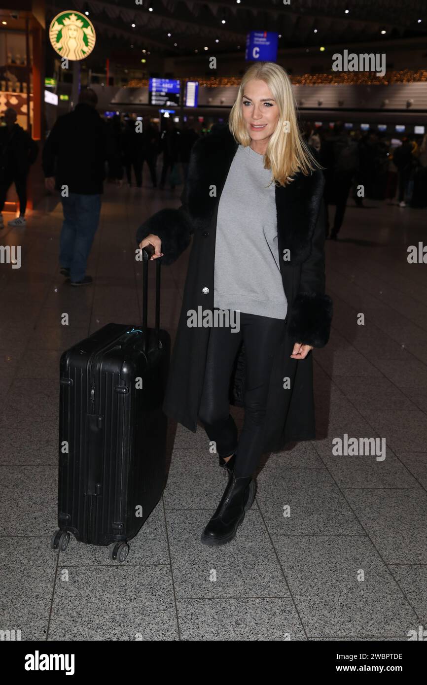 Sarah Kern bei der Abreise der Dschungelcamp-Kandidaten der RTL Reality ...