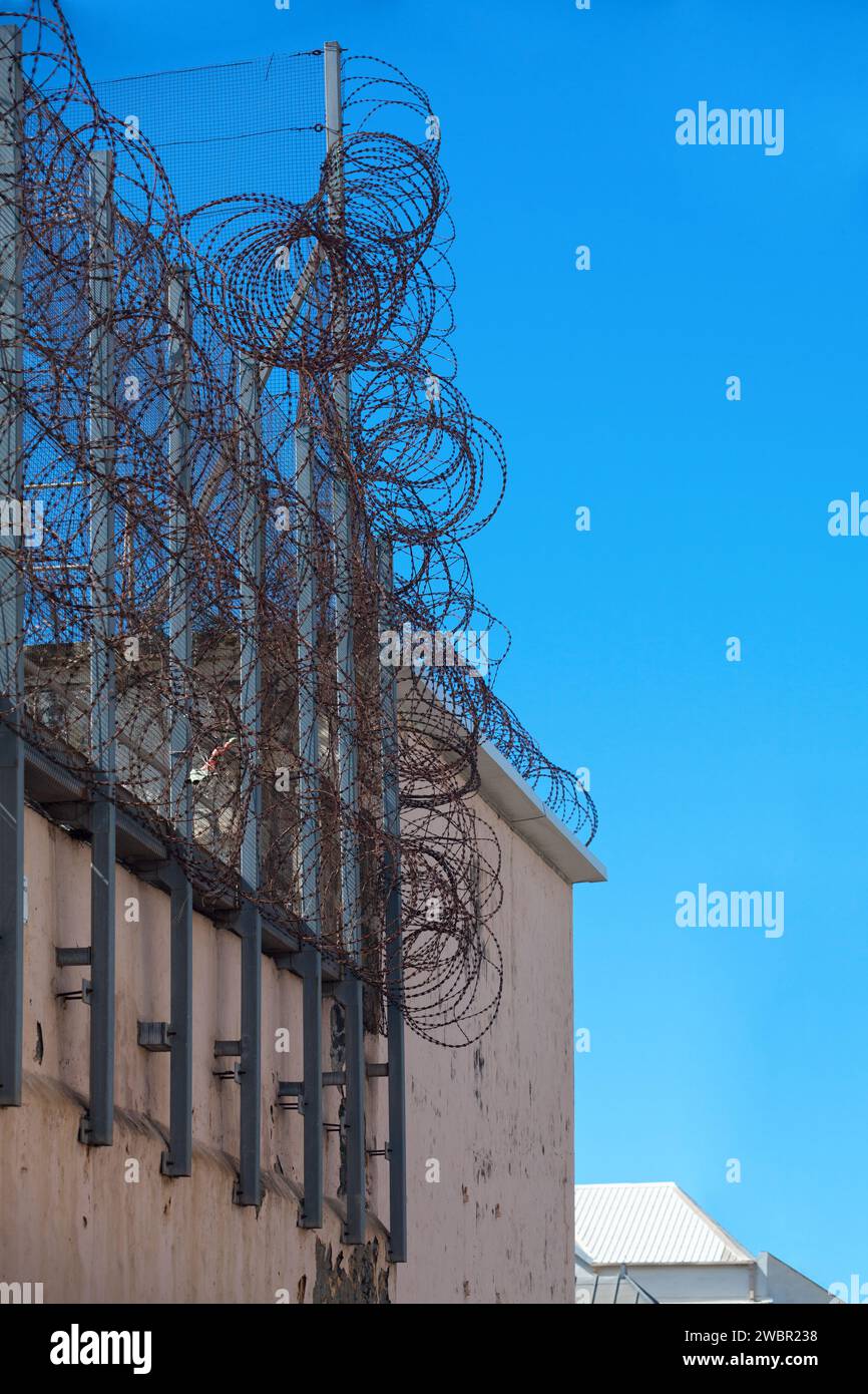 Federal prison exterior hi-res stock photography and images - Alamy