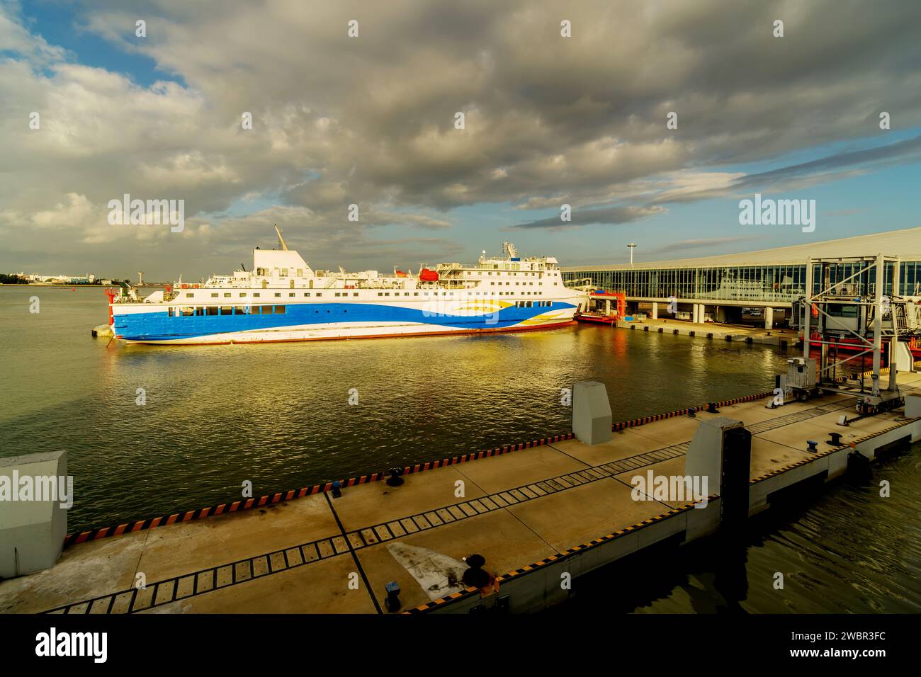 The southernmost port in mainland China, Xuwen Port in Guangdong Stock ...