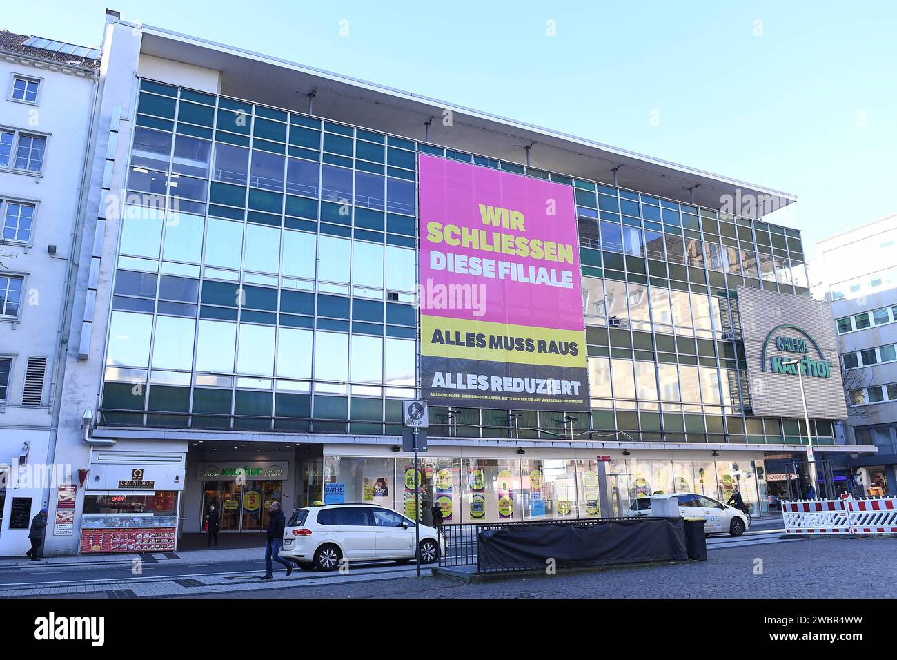 Galeria meldet Insolvenz an Galeria Karstadt Kaufhof GKK hat zum ...