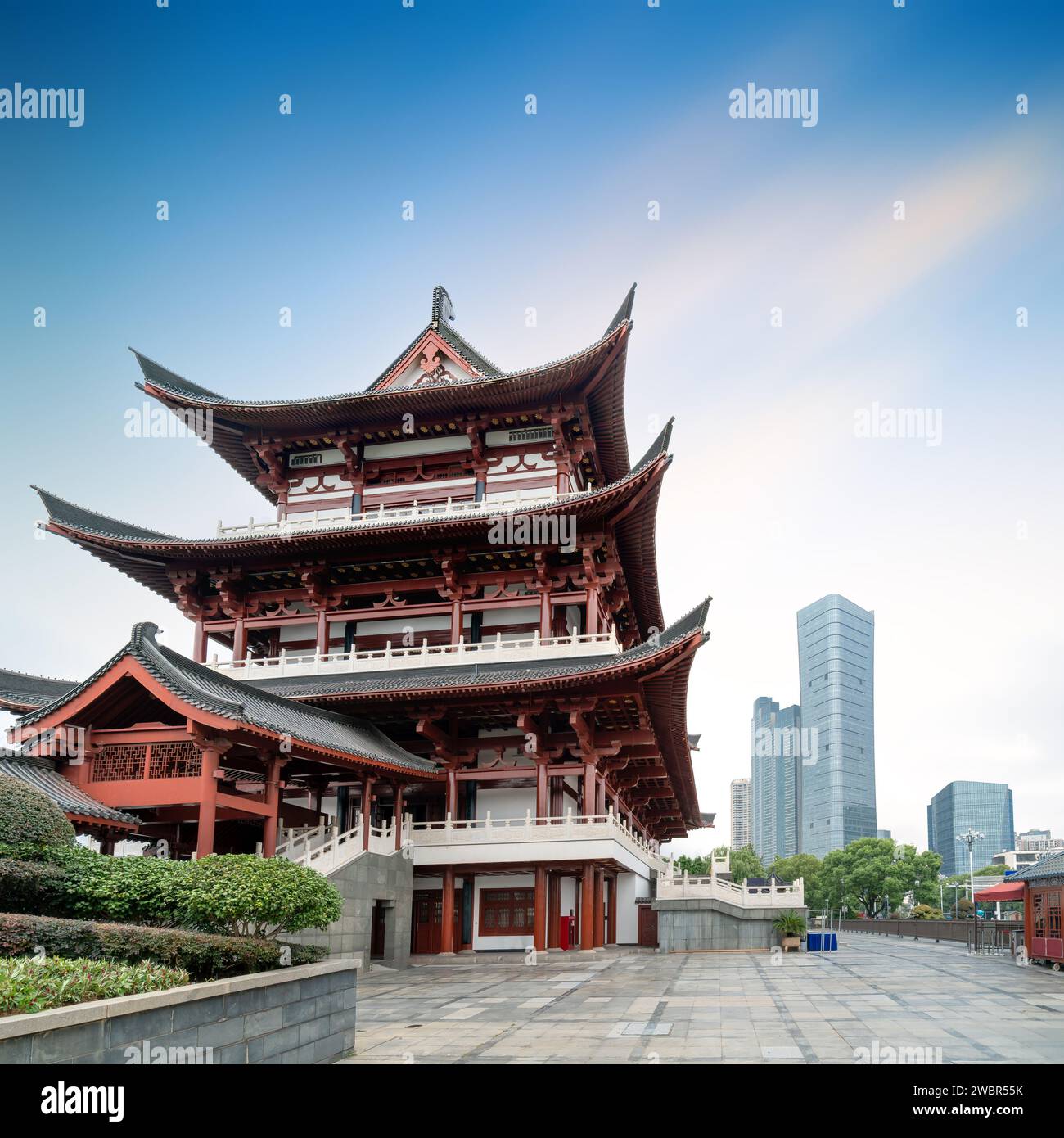 Historical building on the bank of the Xiangjiang River: Du Fu Jiangge ...