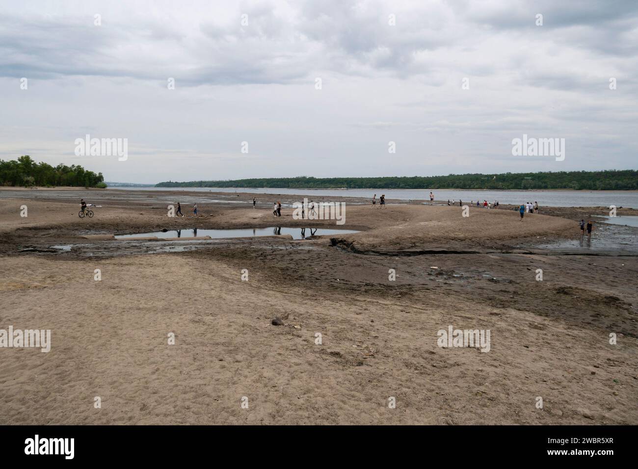 The destruction of the Kakhovka dam led to a catastrophic decrease in ...