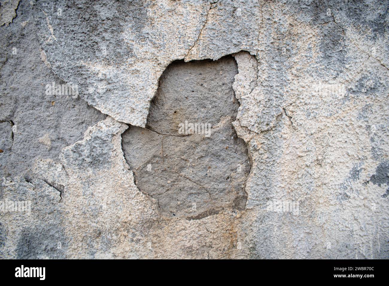 Damaged exterior wall hi-res stock photography and images - Alamy