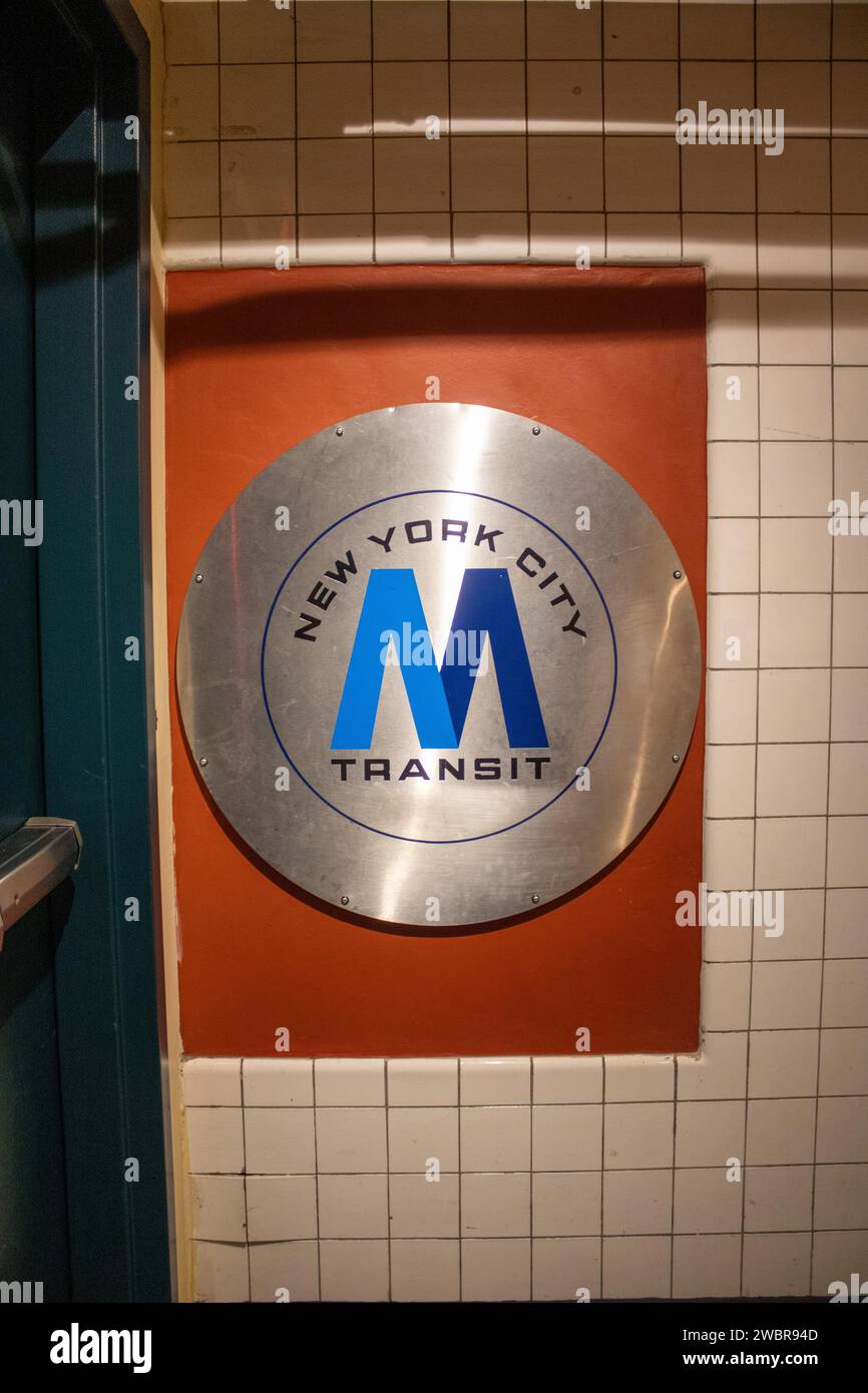 Transit logo hi-res stock photography and images - Alamy