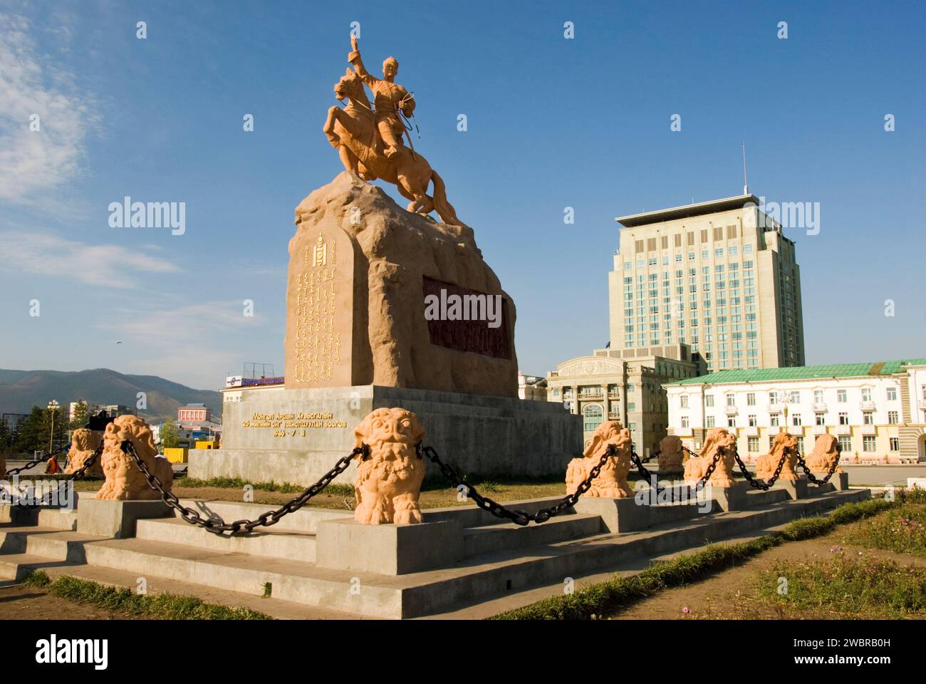 Sculpture to sukhbaatar hi-res stock photography and images - Alamy