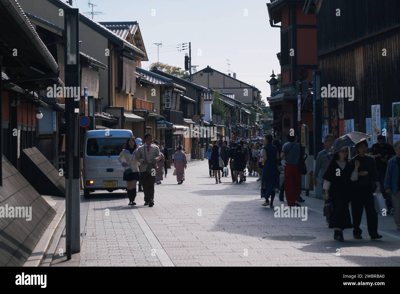 Japan kyoto higashiyama street scene hi-res stock photography and ...