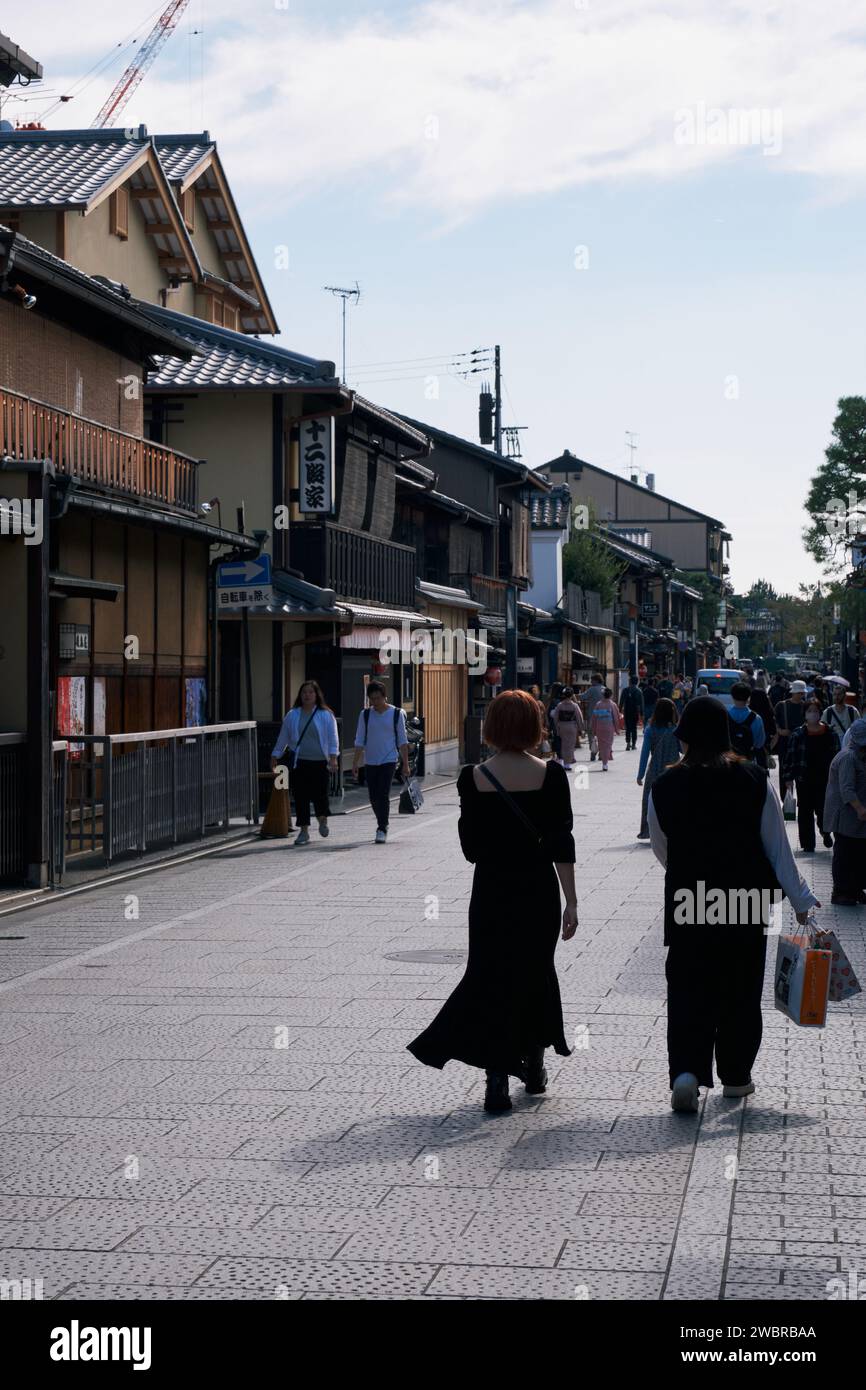 Japan kyoto higashiyama street scene hi-res stock photography and ...