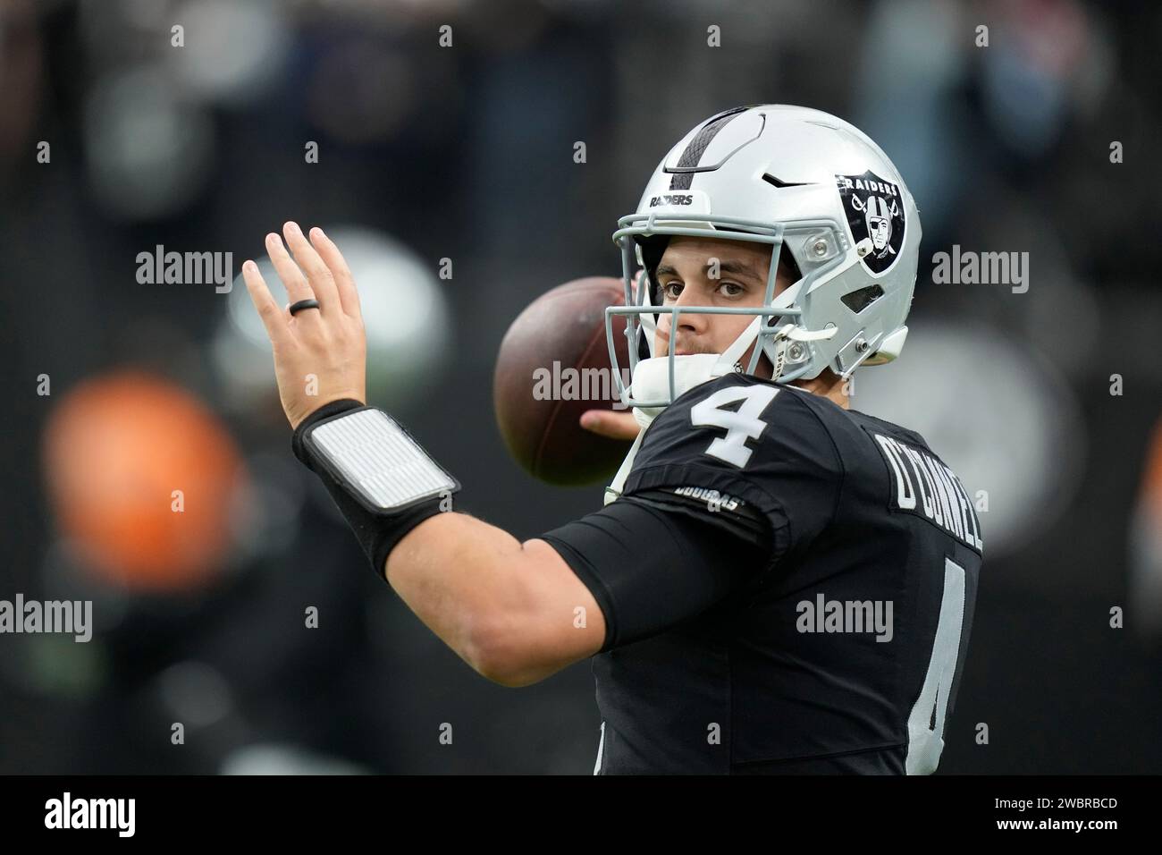 Las Vegas Raiders quarterback Aidan O'Connell (4) warms up before an ...
