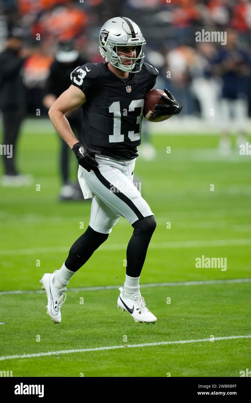 Las Vegas Raiders wide receiver Hunter Renfrow (13) warms up before an ...