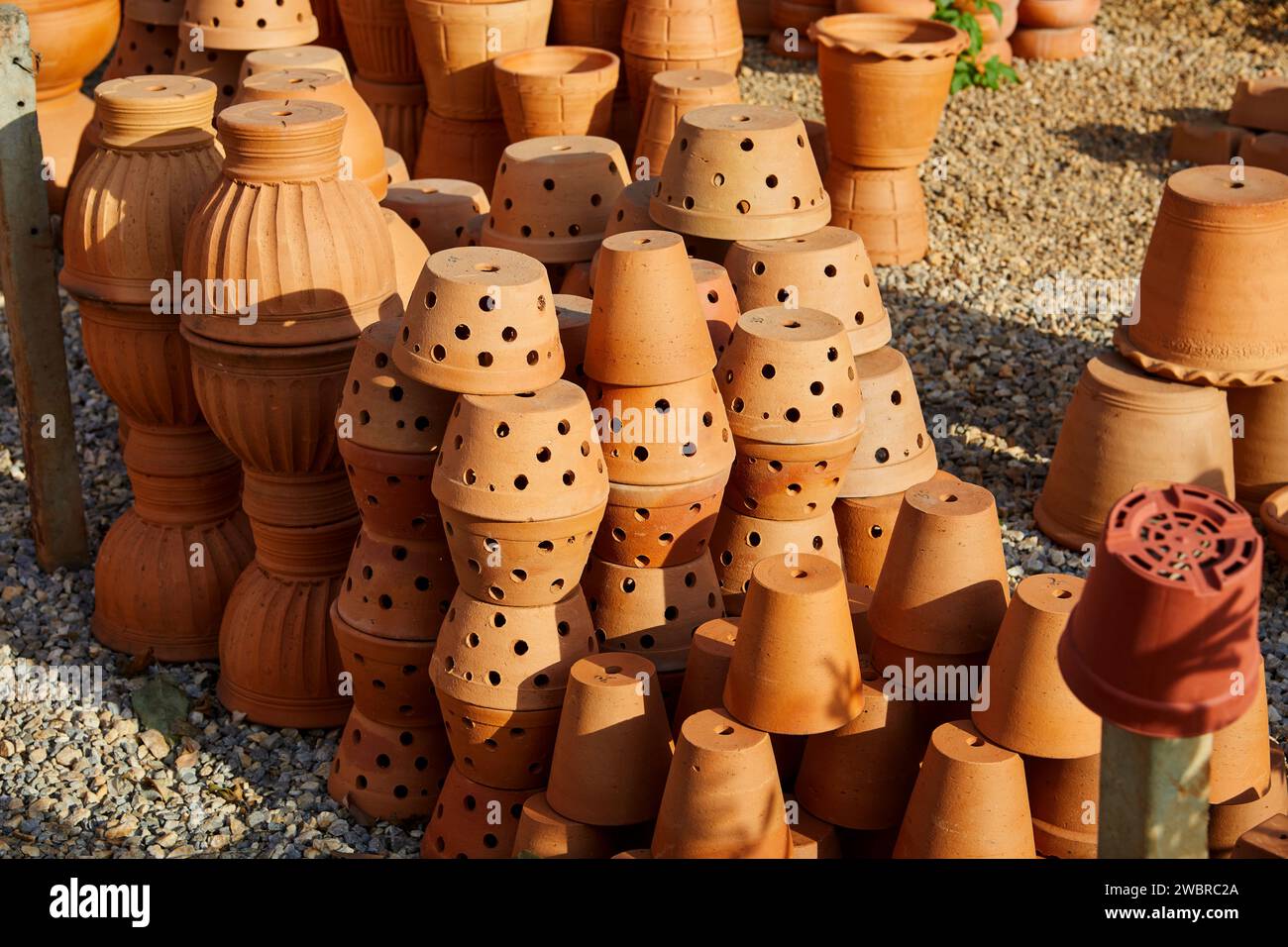Earthenware clay pottery hi-res stock photography and images - Alamy