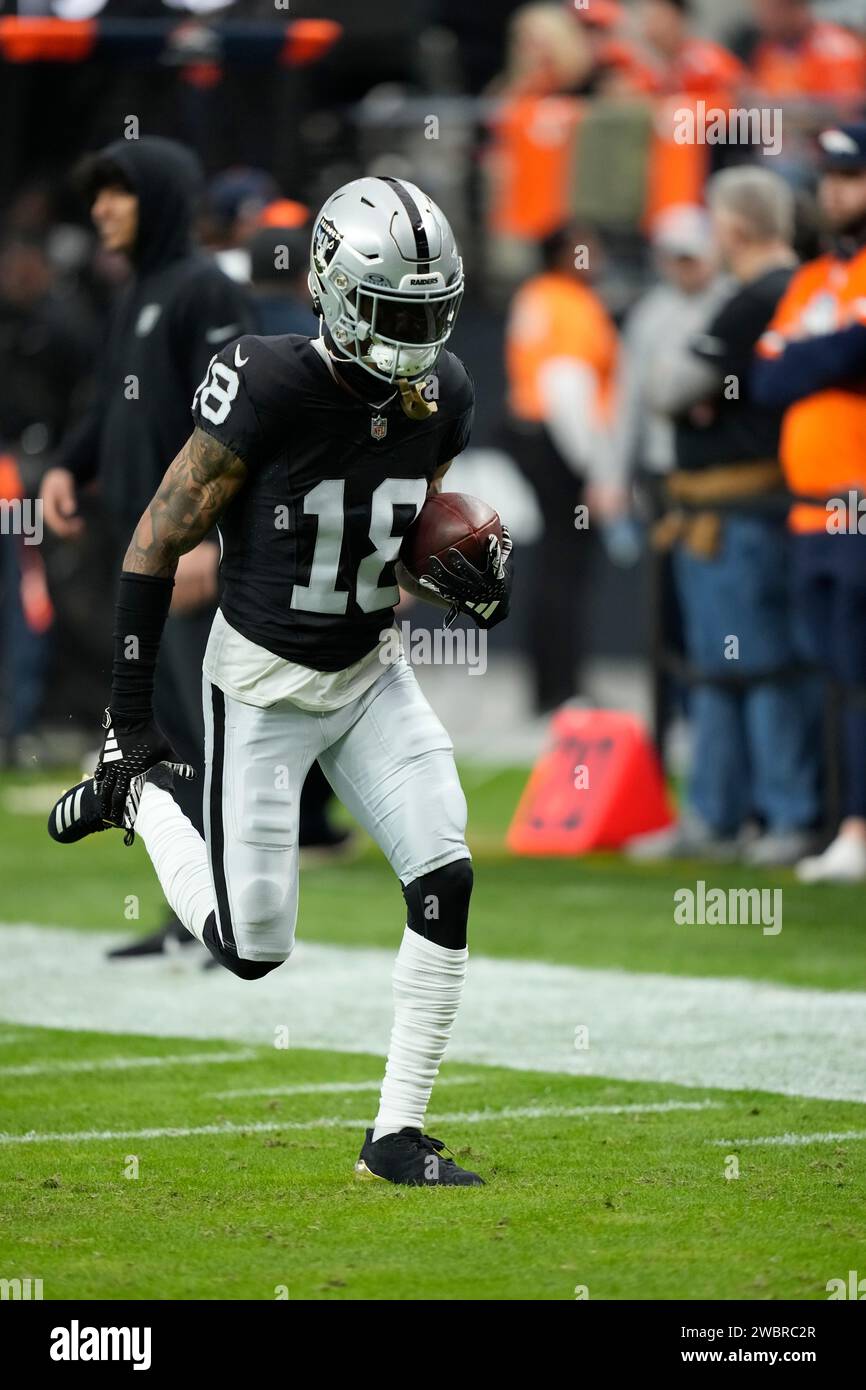 Las Vegas Raiders cornerback Jack Jones (18) warms up before an NFL ...