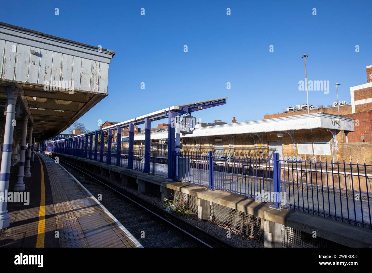 Gravesend Railway station, Kent, UK Gravesend railway station serves ...