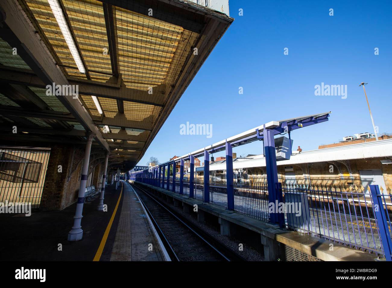Gravesend Railway station, Kent, UK Gravesend railway station serves ...