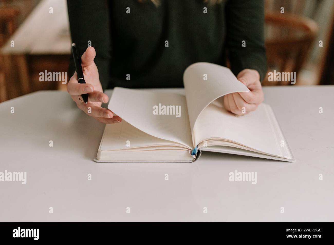 Flipping through book hi-res stock photography and images - Alamy