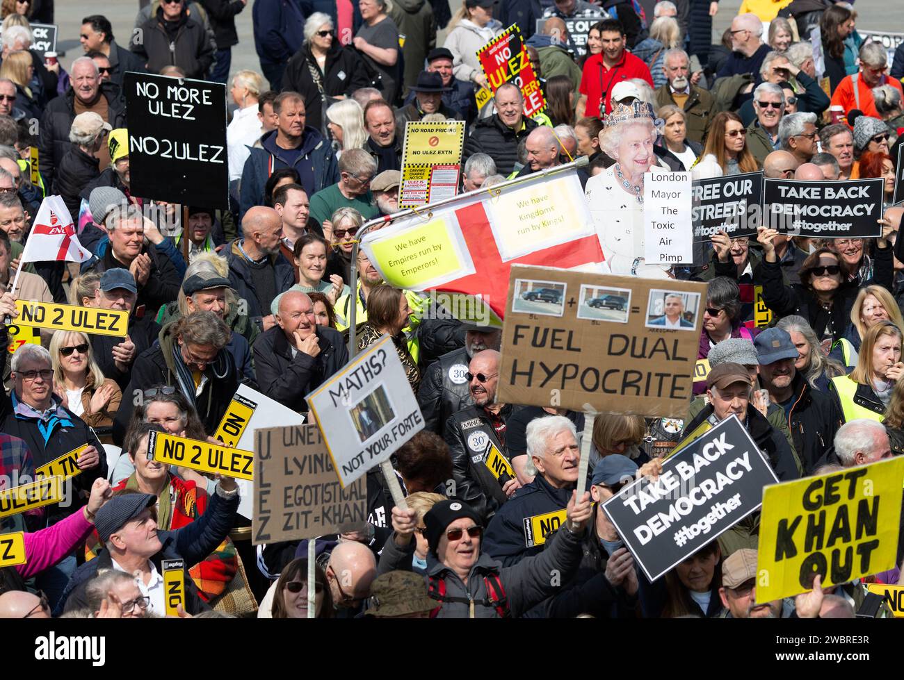 Protesters gather during an anti-ULEZ expansion protest around ...