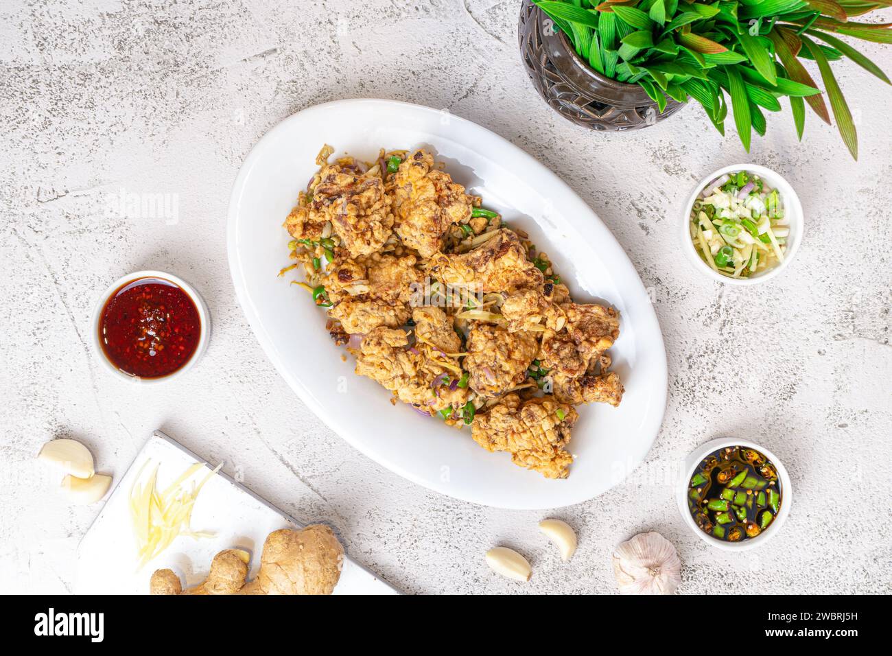Dry Garlic Fried Chicken Traditional Chinese Style Stock Photo - Alamy