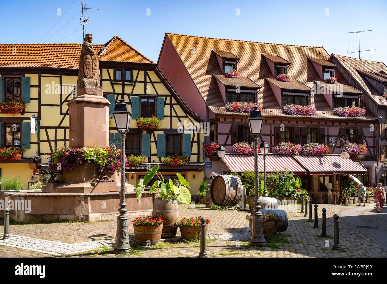 Der Platz Place de la Sinne und Friedrichsbrunnen mit Statue "Ville de ...