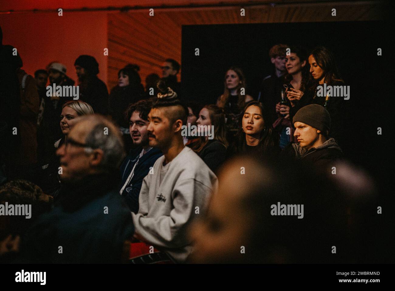 Audience enjoying a performance hi-res stock photography and images - Alamy