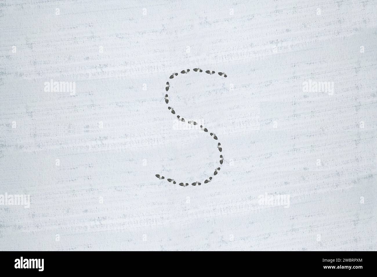 The letter S written in the snow. Winter writings Stock Photo - Alamy