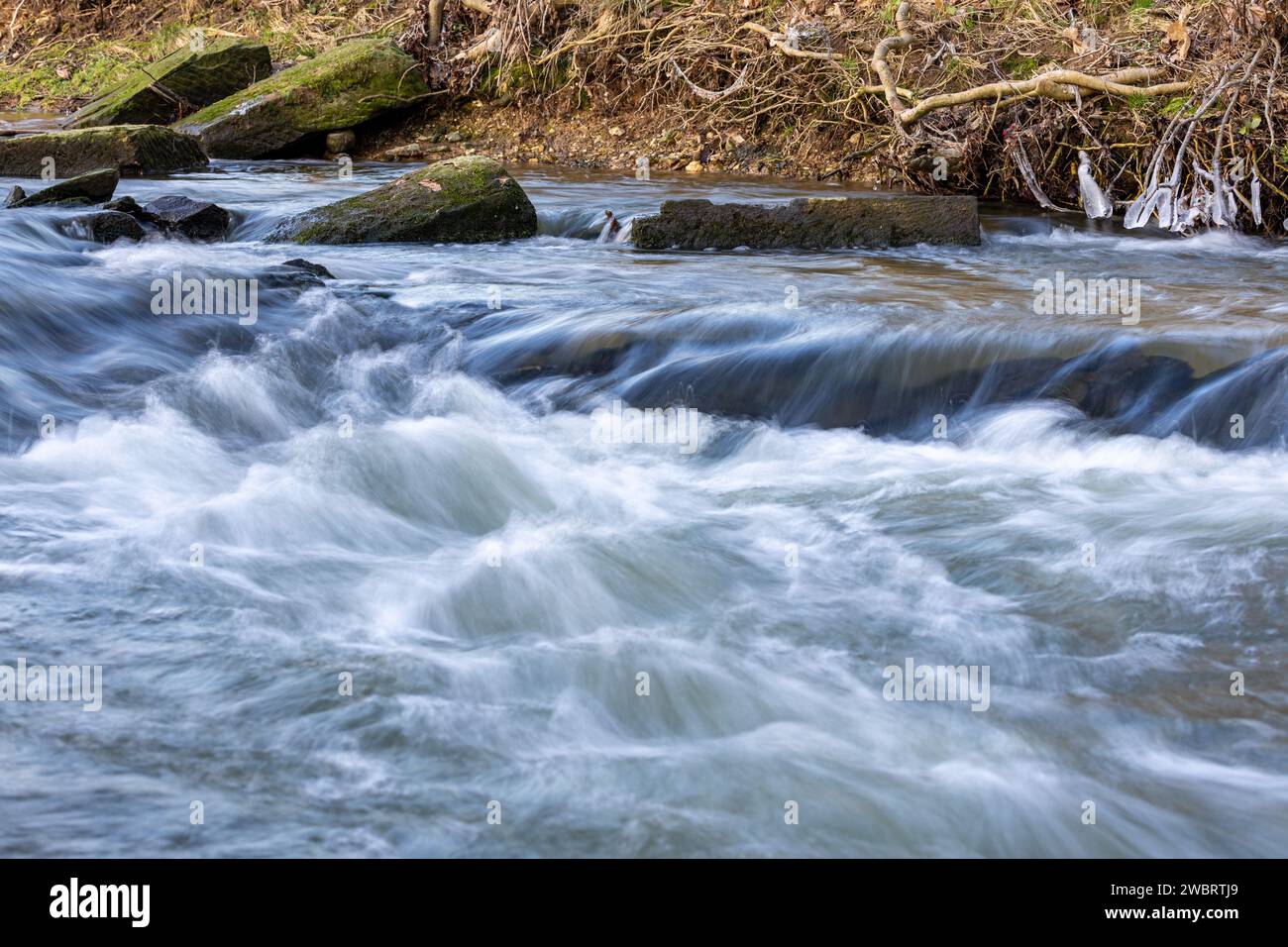 Water flow speed hi-res stock photography and images - Alamy