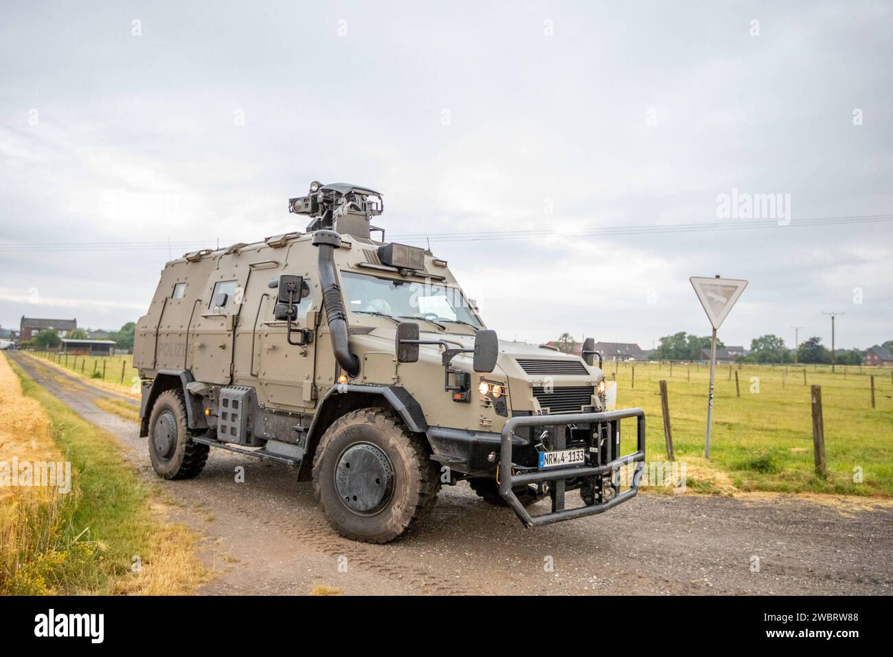Der Survivor R vom Sondereinsatzkommando bei einem Einsatz. *** The ...