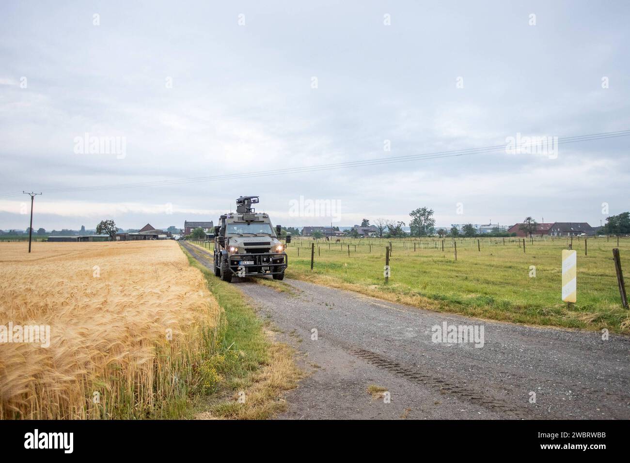 Der Survivor R vom Sondereinsatzkommando bei einem Einsatz. *** The ...