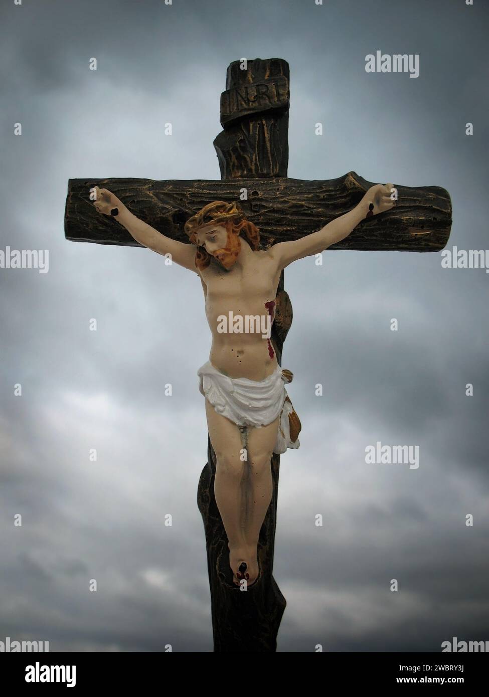 Jesus christ statuette cross symbol hi-res stock photography and images - Alamy