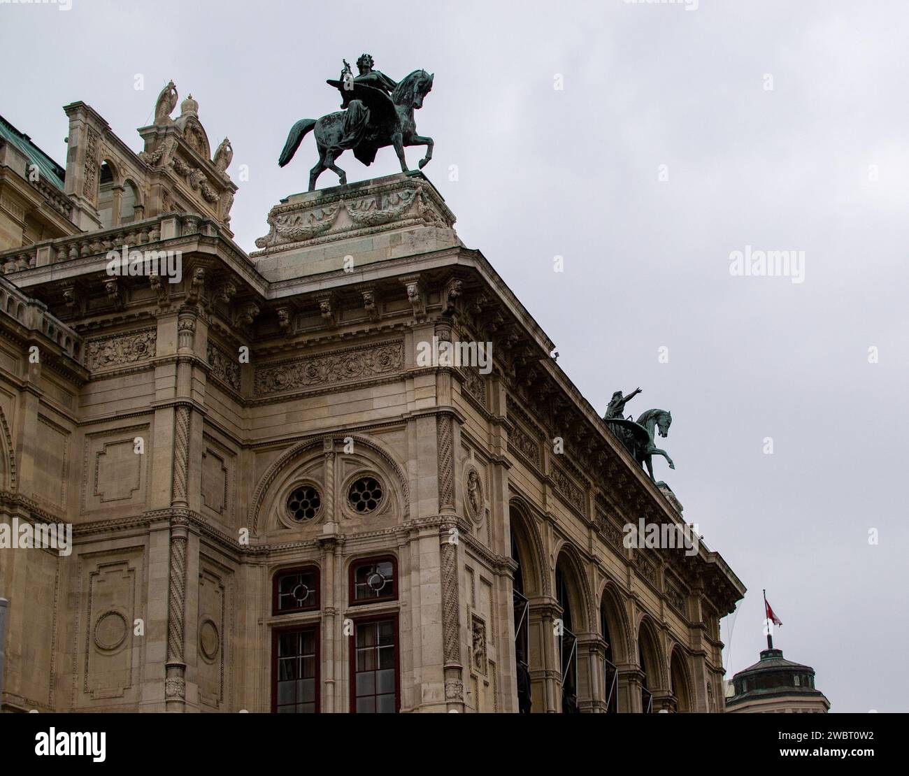 Vienna opera house exterior view hi-res stock photography and images ...