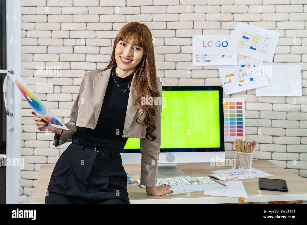 Dynamic workspace hi-res stock photography and images - Alamy