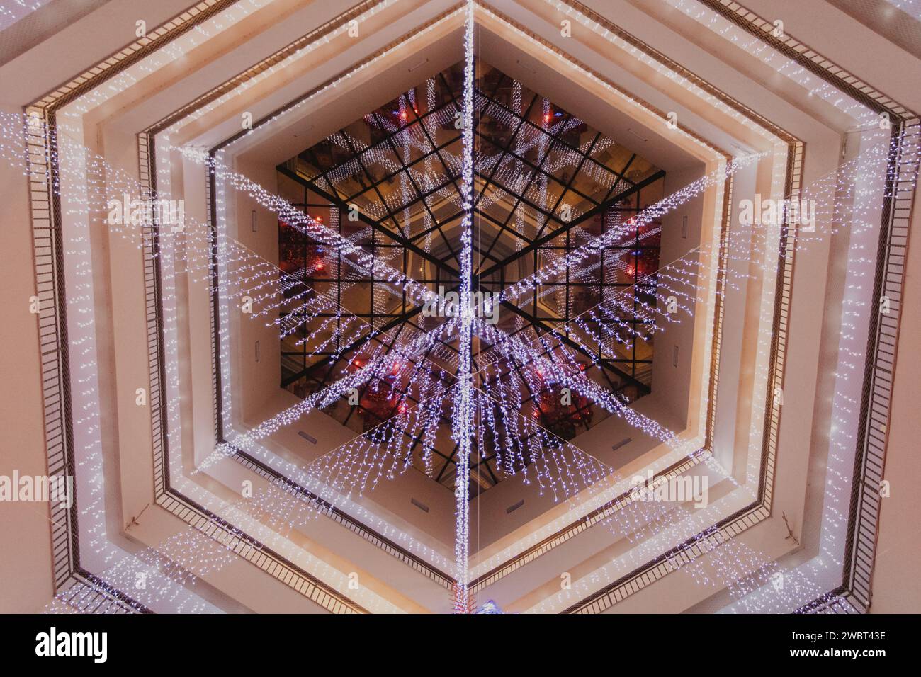 High ceiling space hi-res stock photography and images - Alamy