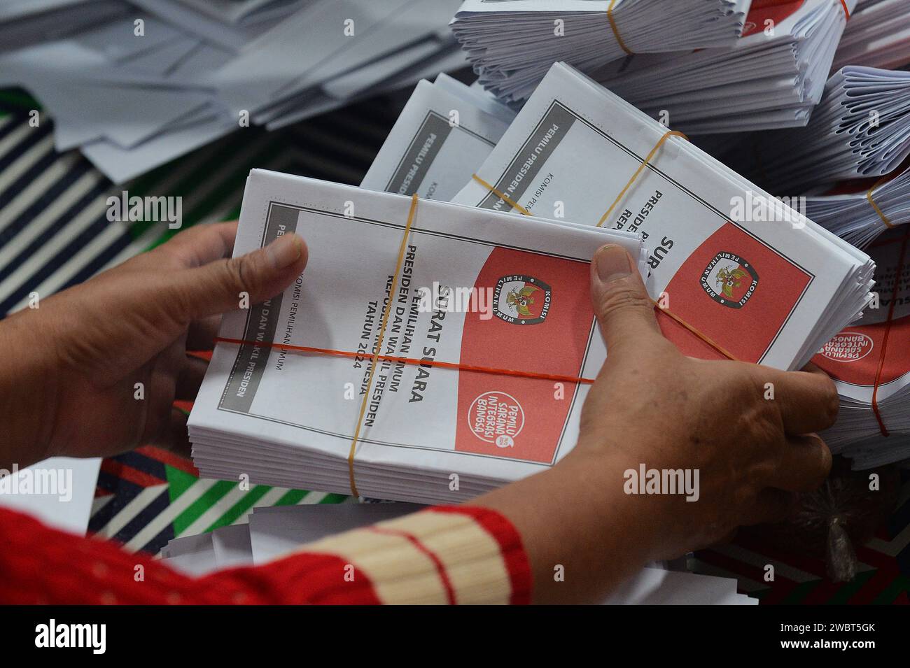 Magelang, Central Java, Indonesia. 11th Jan, 2024. A worker folds ...