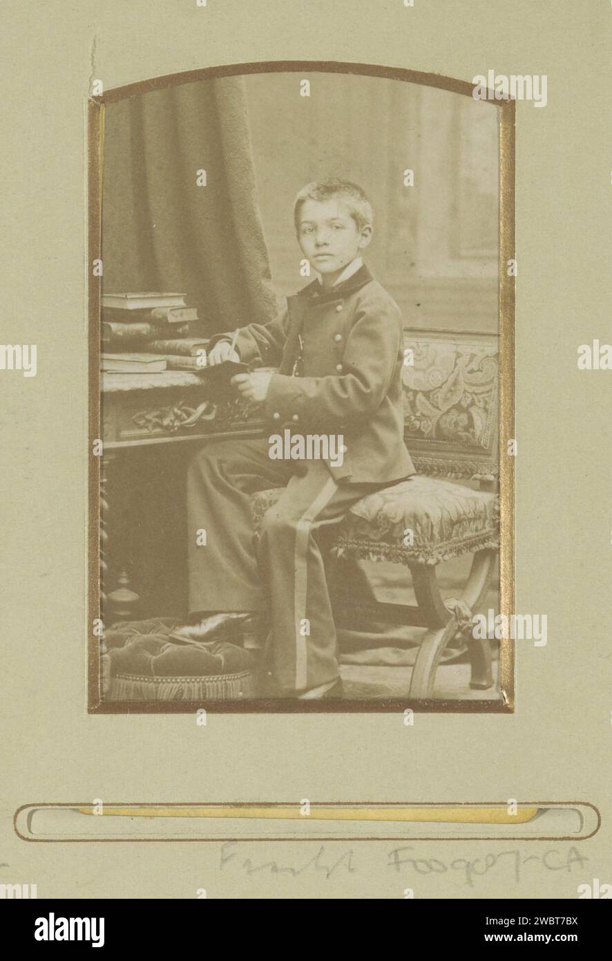 Photographic studio france 1900 hi-res stock photography and images - Alamy