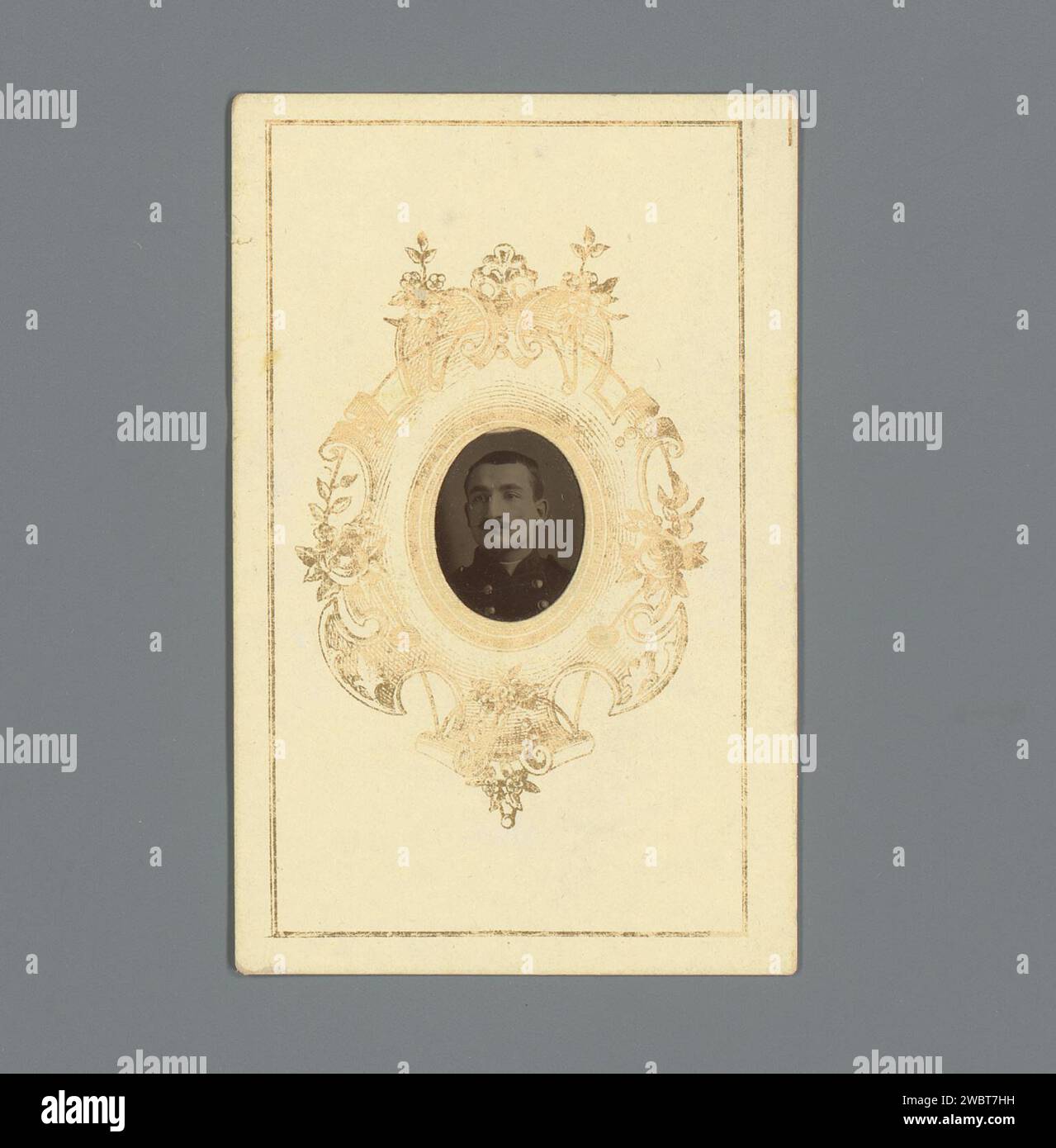 Portret van een onbekende man in uniform, photograph Cie. American, c ...