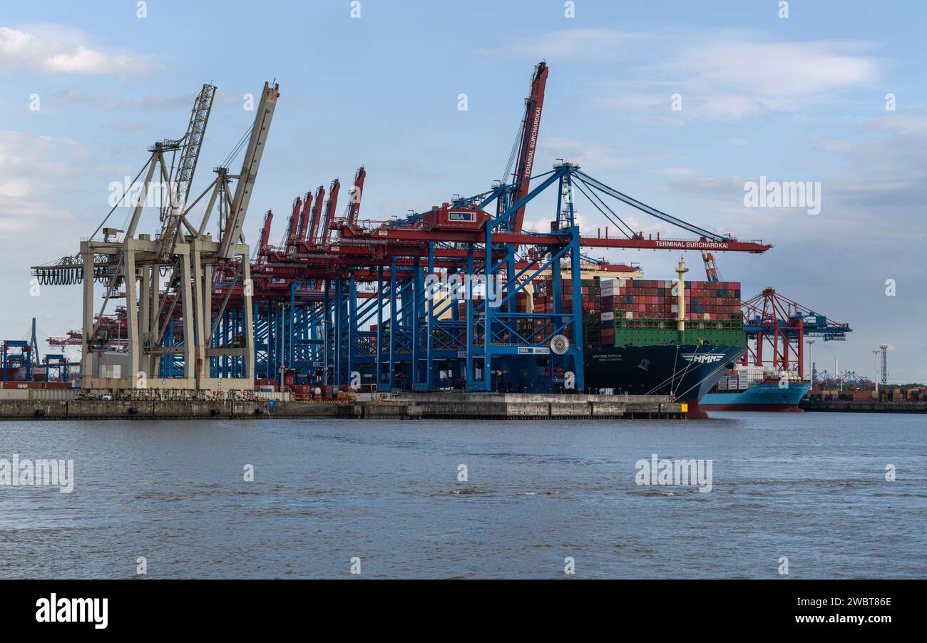 HAMBURG, GERMANY - AUGUST 23, 2023: Container ship HMM Le Havre in the ...