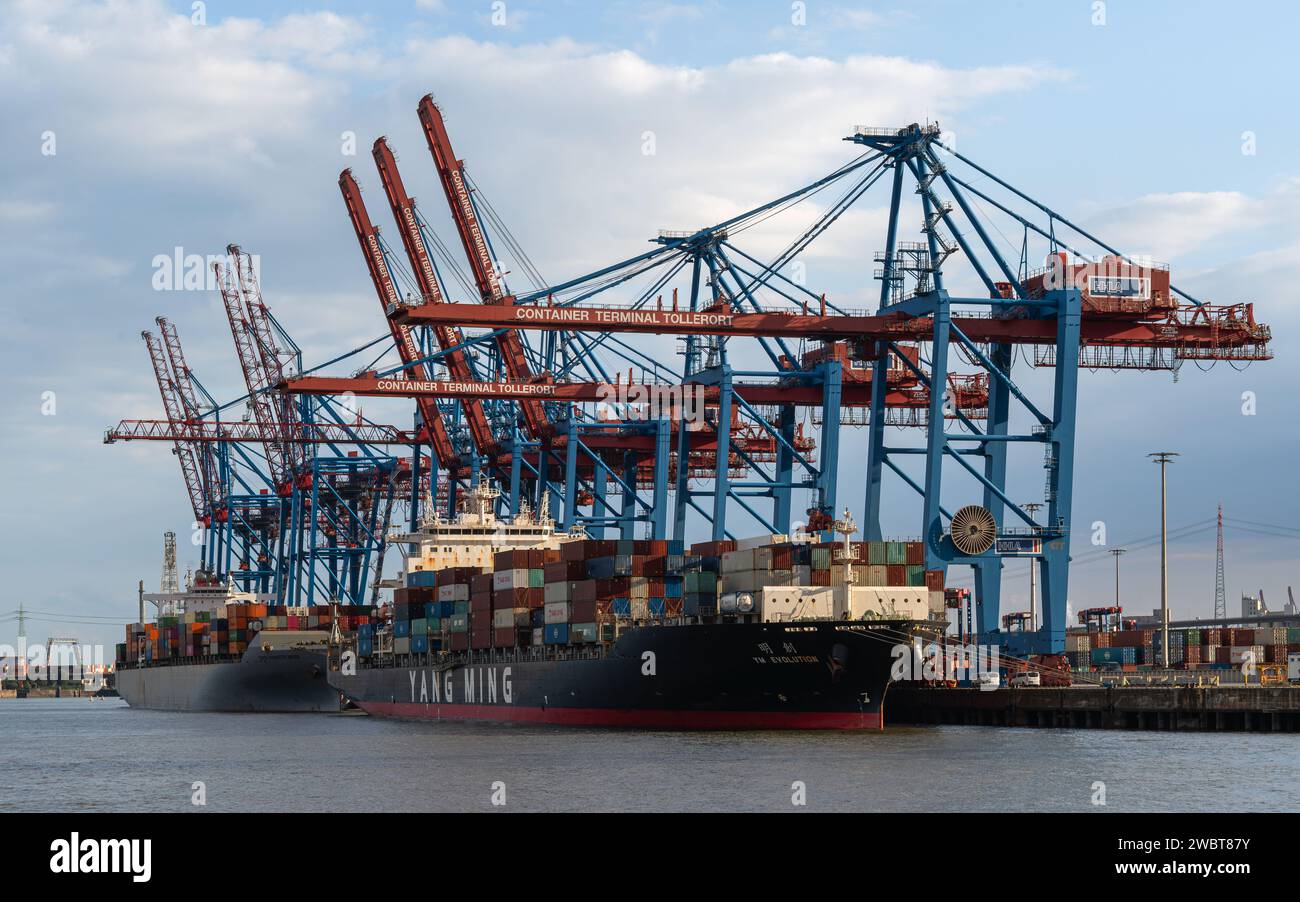 HAMBURG, GERMANY - AUGUST 23, 2023: Container ship YANG MING Evolution ...