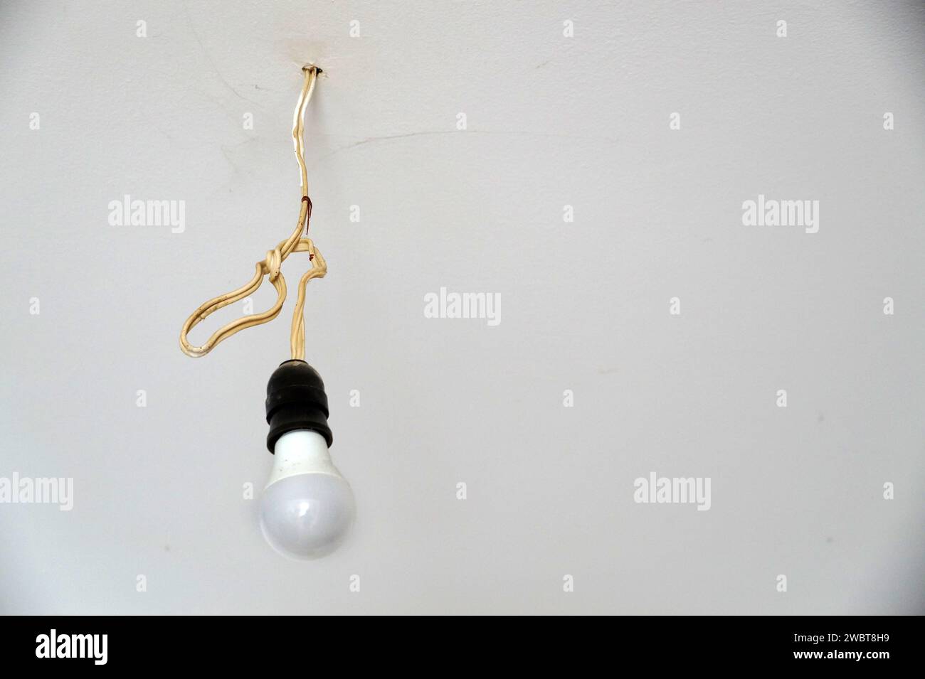 Ceiling hanging cable hi-res stock photography and images - Alamy
