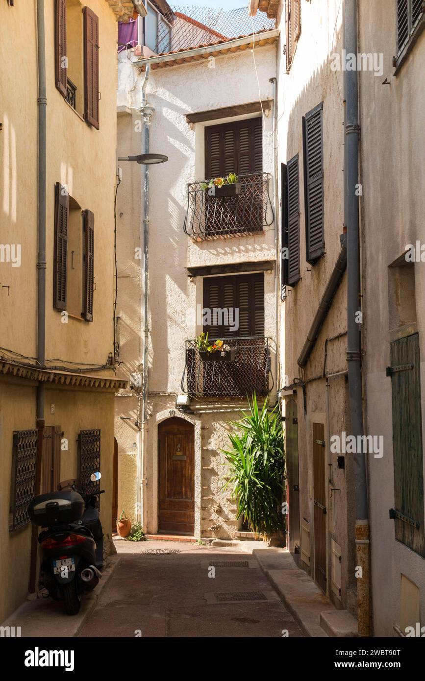 Street scene in summer with sun and shade hi-res stock photography and ...