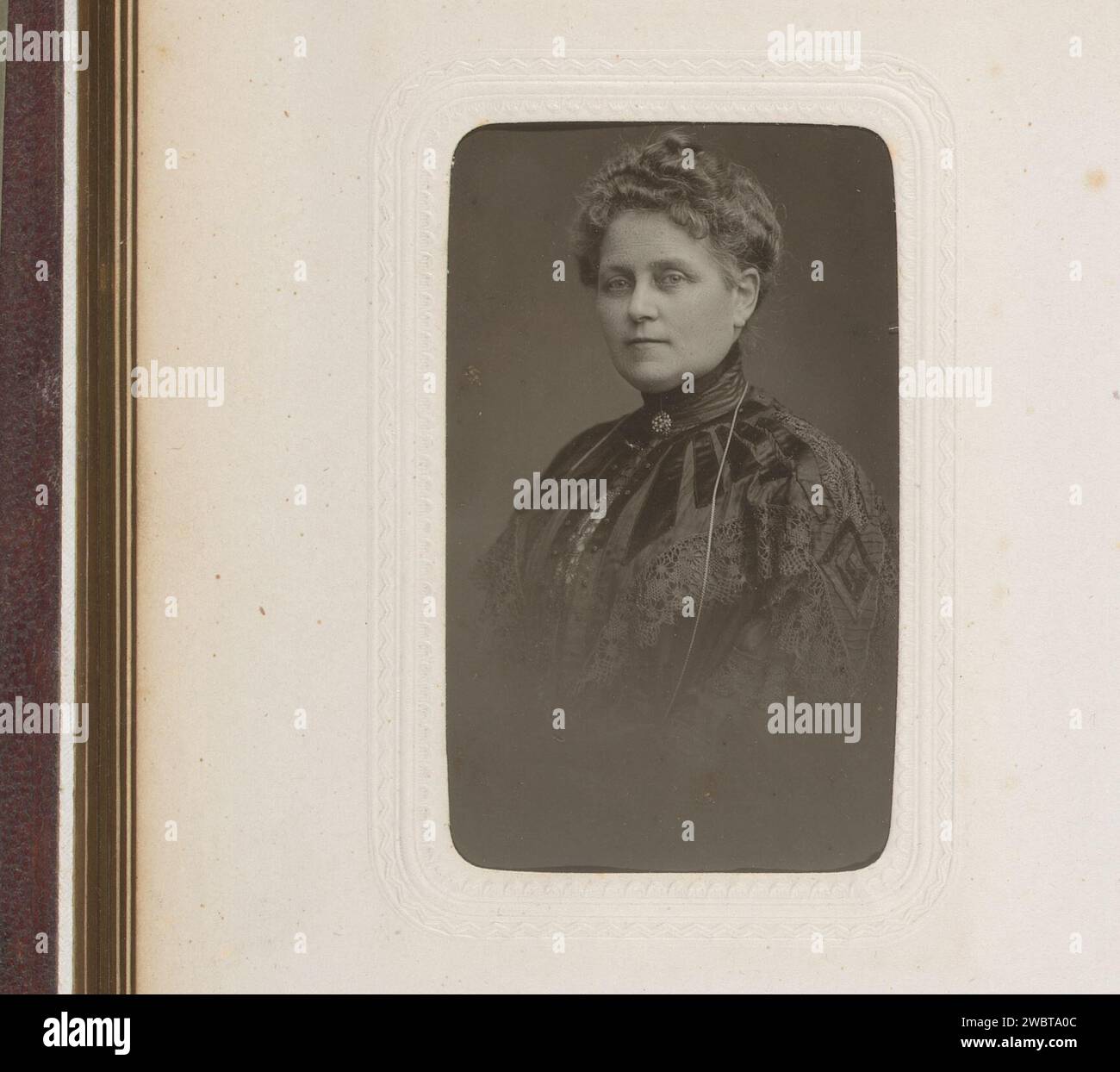 Portrait of a woman, Willy Dose, 1900 - 1910 Photograph. visit card ...
