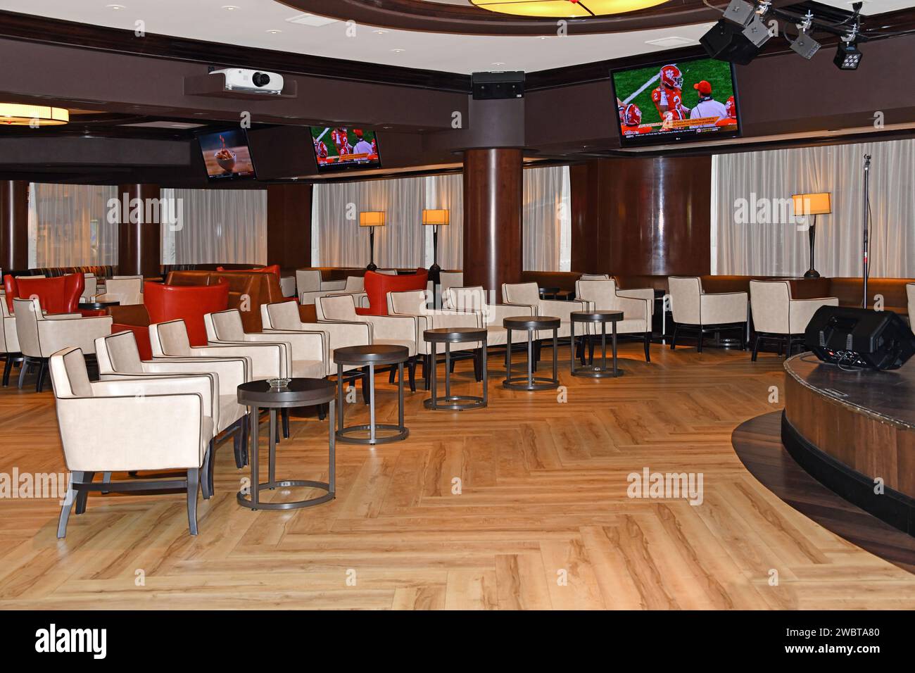 Small screens hi-res stock photography and images - Alamy