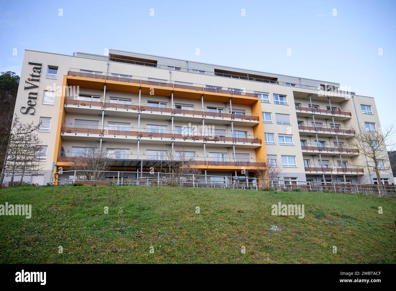 News economy retirement hi-res stock photography and images - Alamy