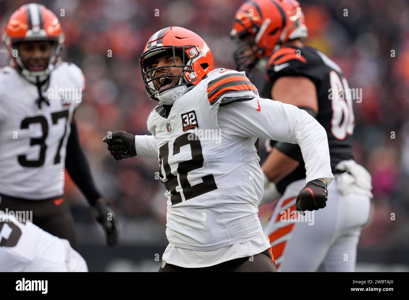 Cleveland Browns linebacker Tony Fields II reacts during an NFL ...
