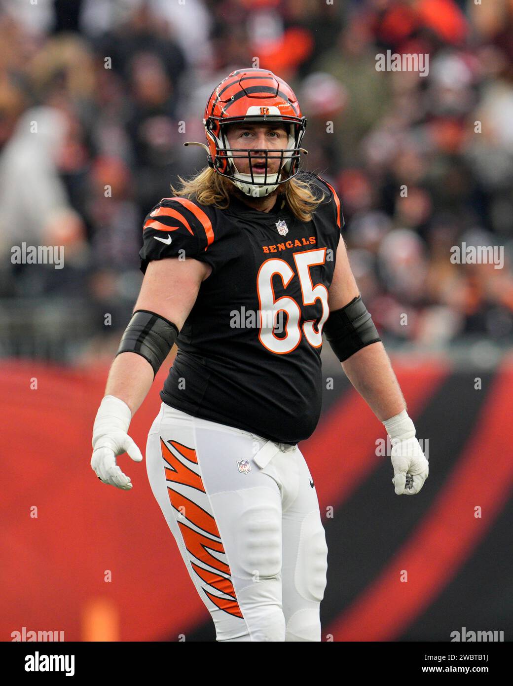 Cincinnati Bengals guard Alex Cappa plays during an NFL football game ...