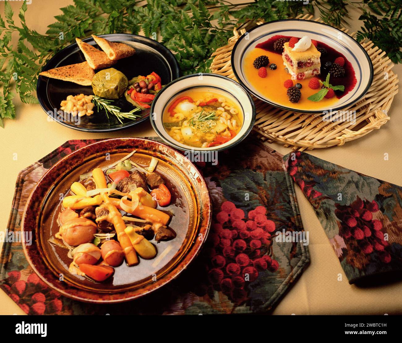 Side plates dinner party hi-res stock photography and images - Alamy