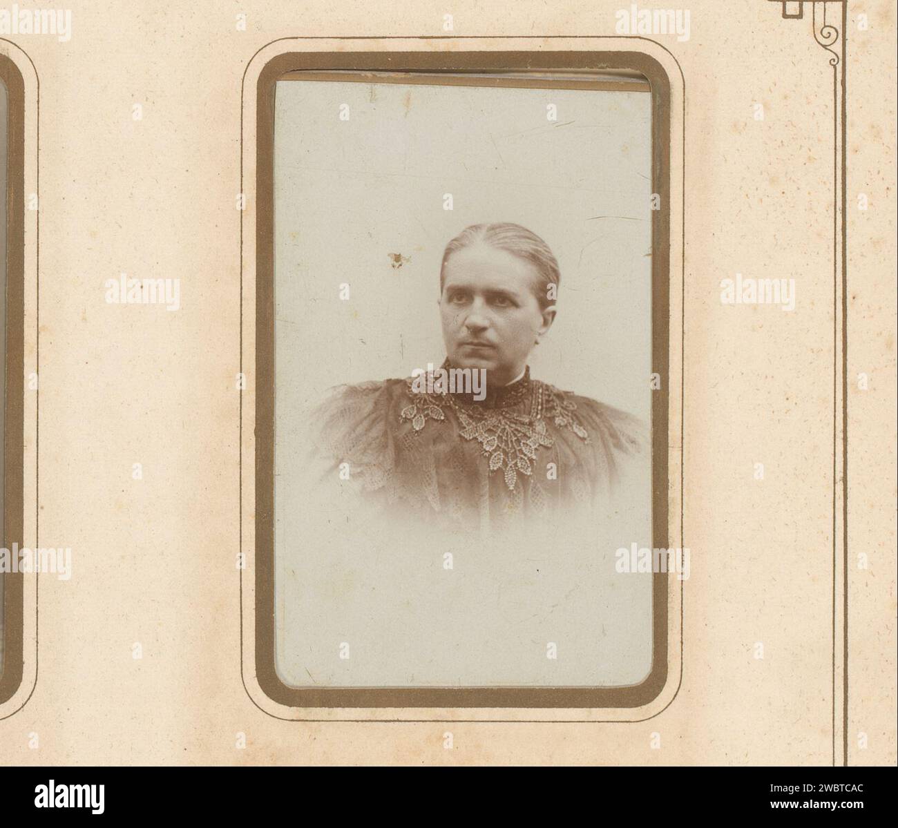 Portrait of a woman, Theunisse & Labots, 1894 - 1906 Photograph. visit ...