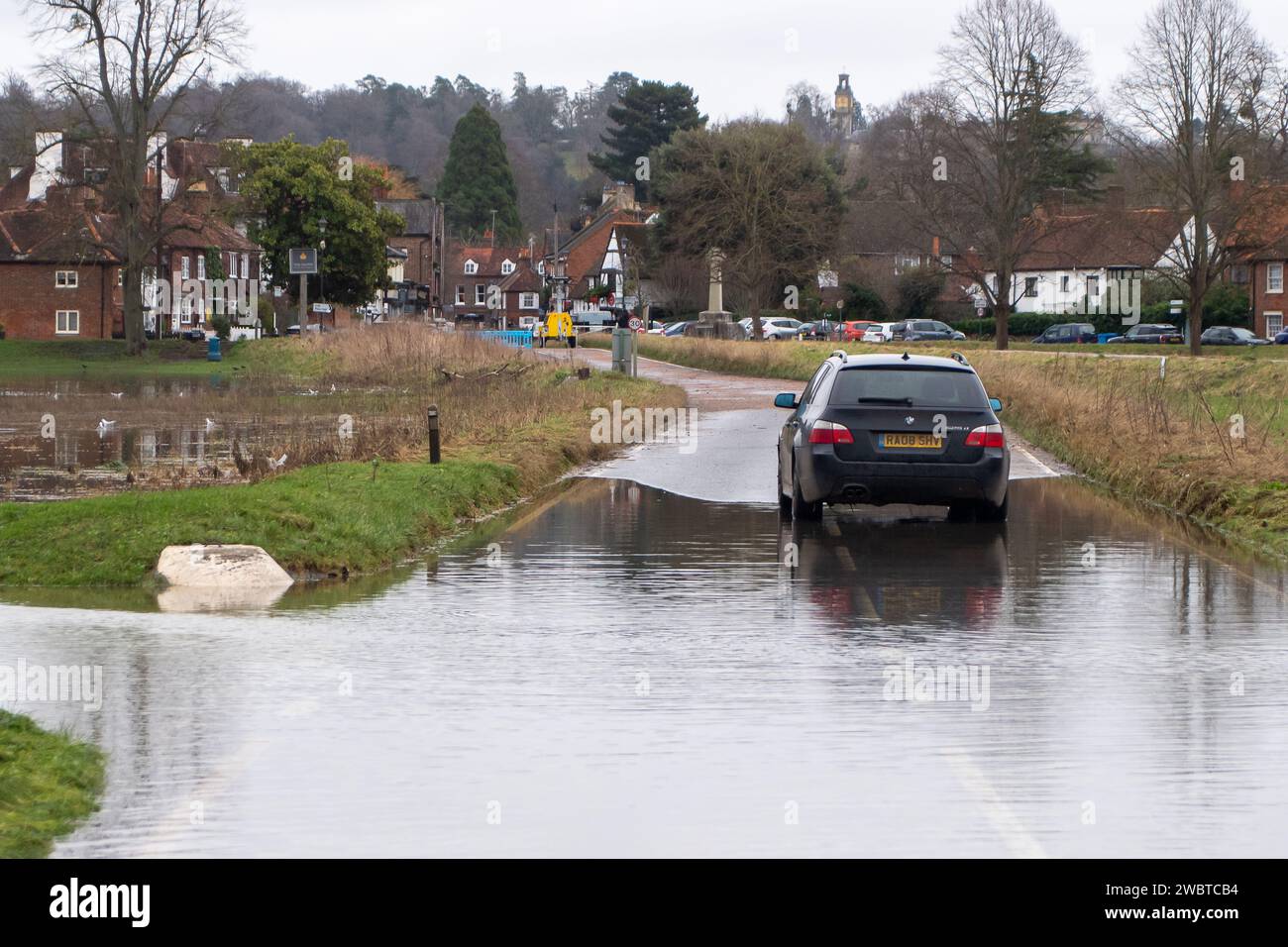 Cookham, UK. 6th January, 2024. An abandoned black BMW remains in ...